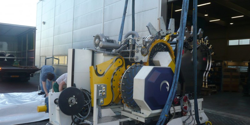 Belvac (Rosario Can Technology) levert 26 ton zware machine om blikjes ...