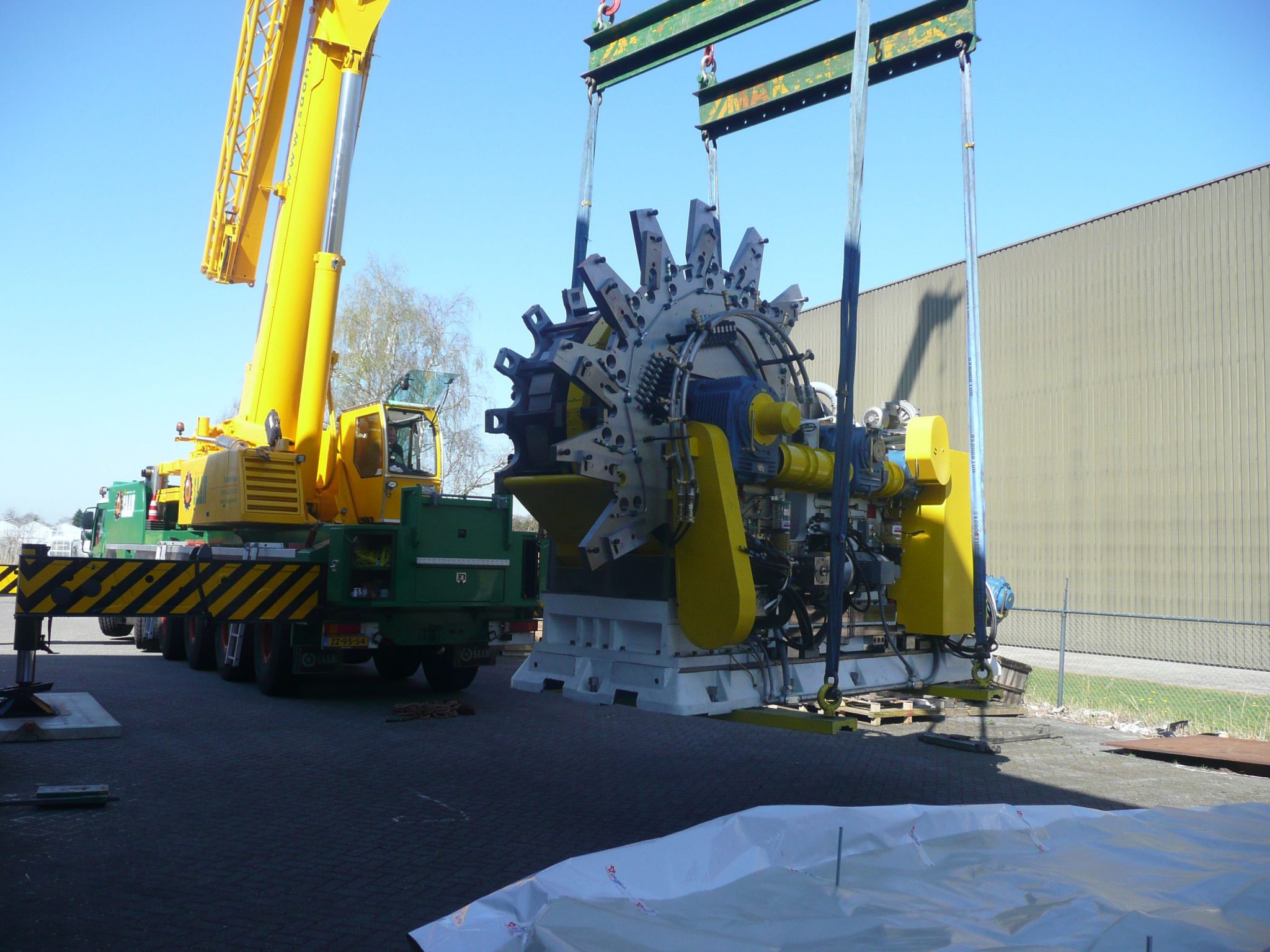 Belvac (Rosario Can Technology) levert 26 ton zware machine om blikjes ...