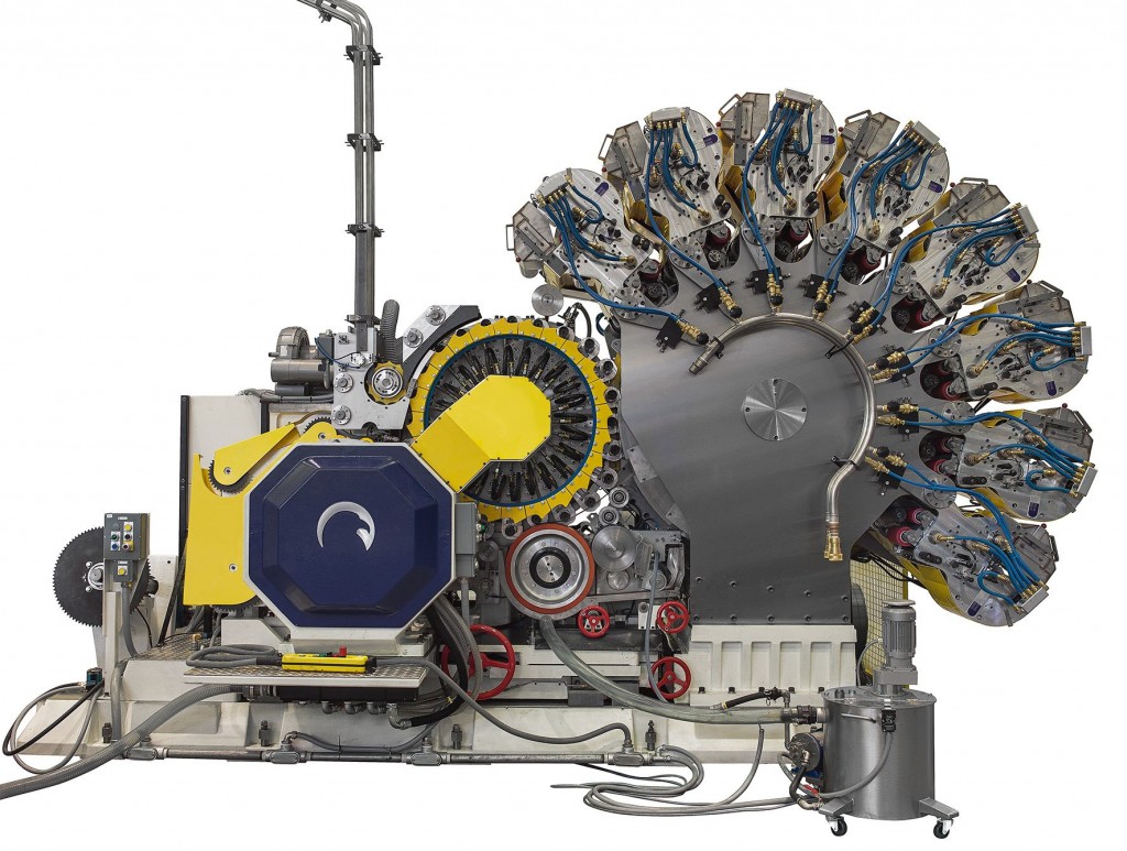 Belvac (Rosario Can Technology) levert 26 ton zware machine om blikjes ...